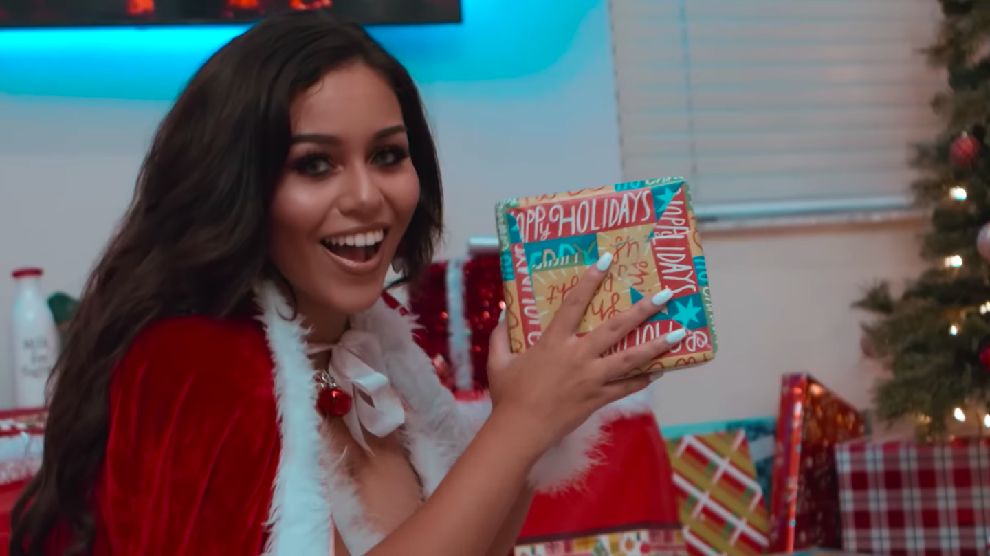 Why Everyone Is In Love With Gabby B's Viral Christmas Song - Promolta Blog